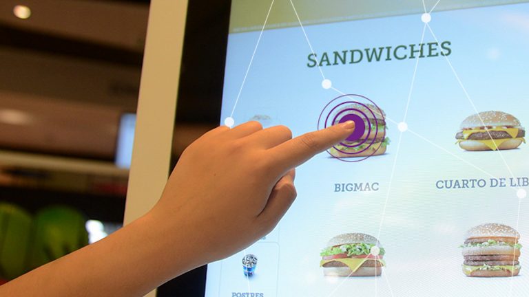 El McDonald's del Obelisco ya cuenta con tecnología Touch Screen ...